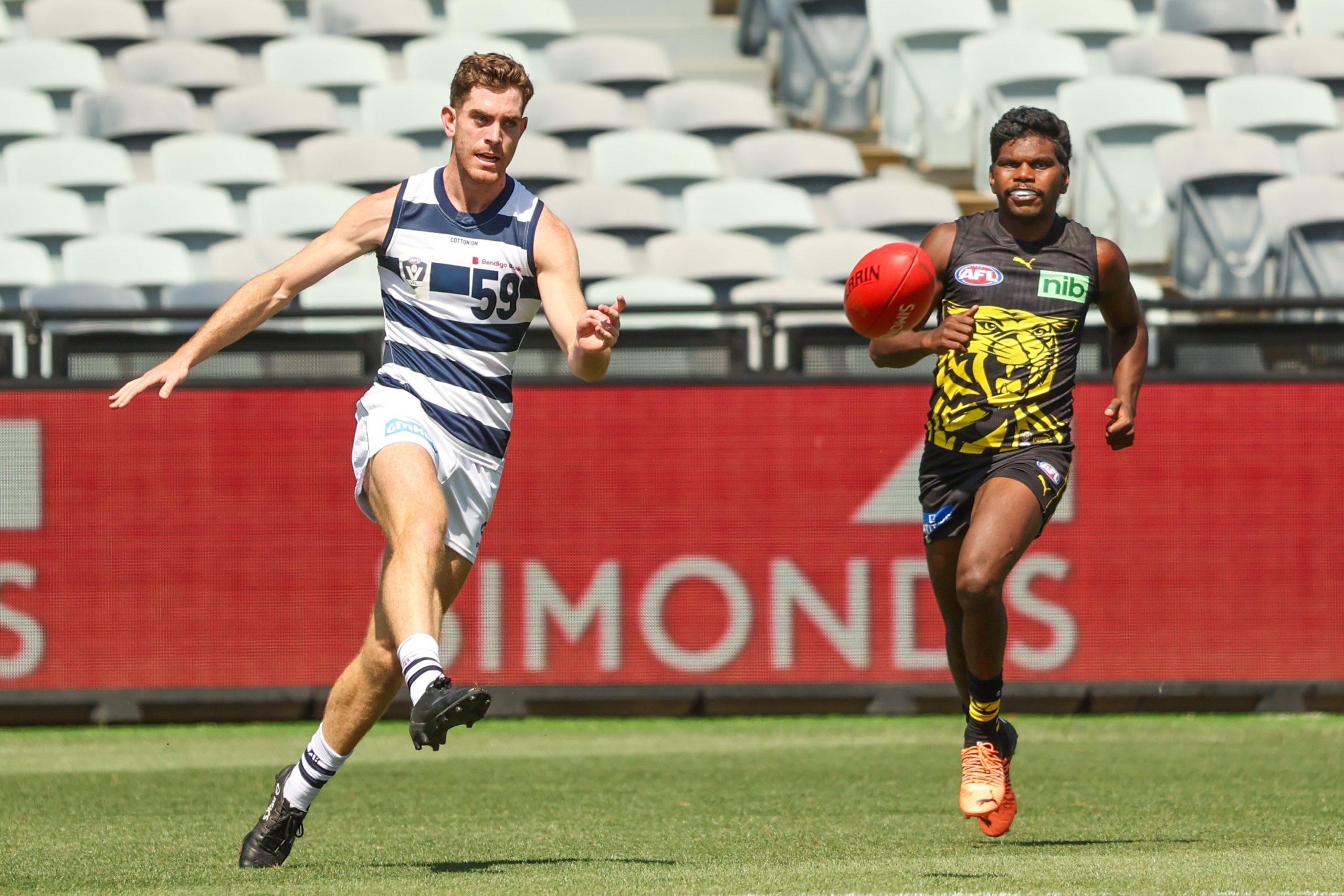 Cats lock away VFL squad - K ROCK 95.5