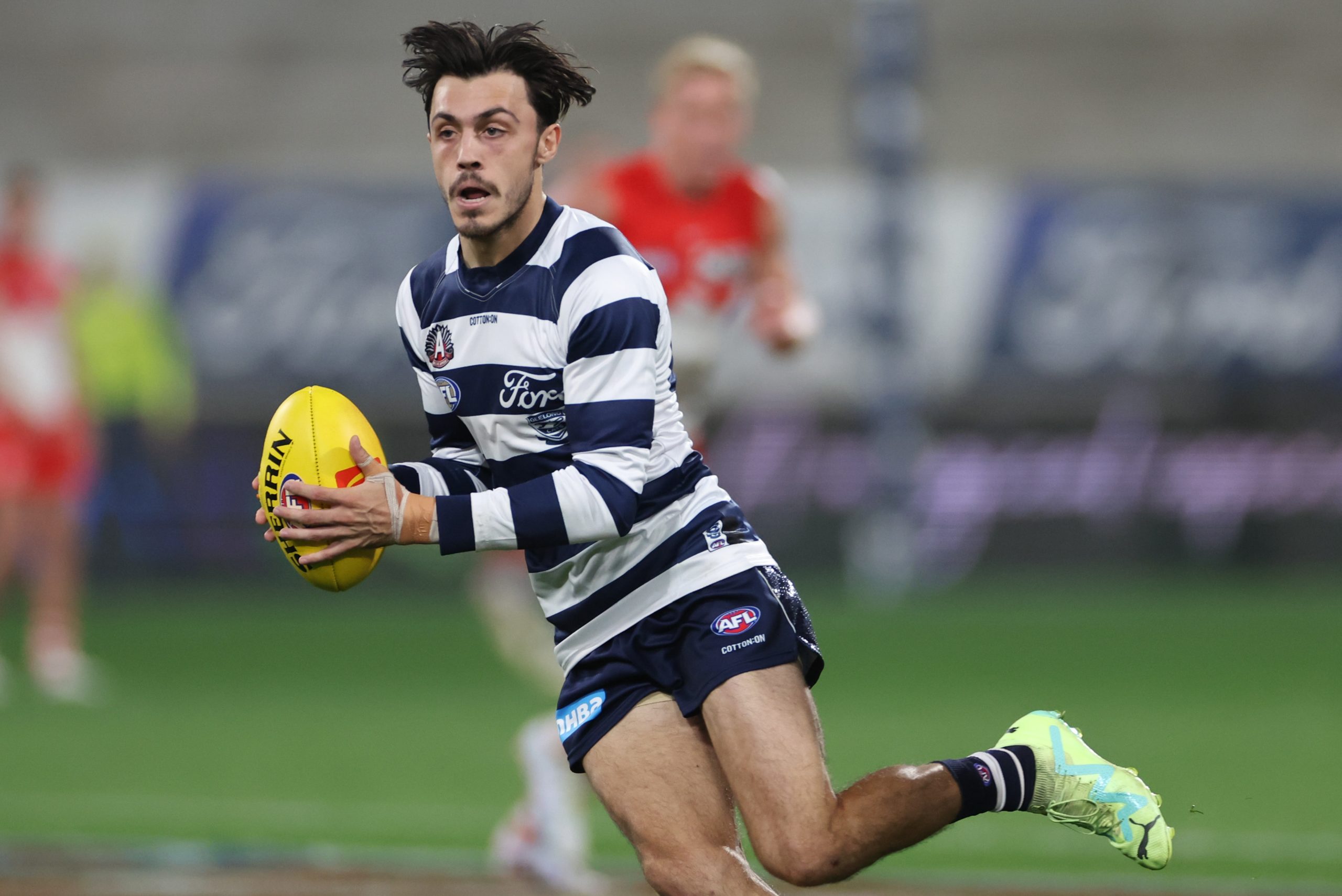 Close commits to Cats - K ROCK 95.5