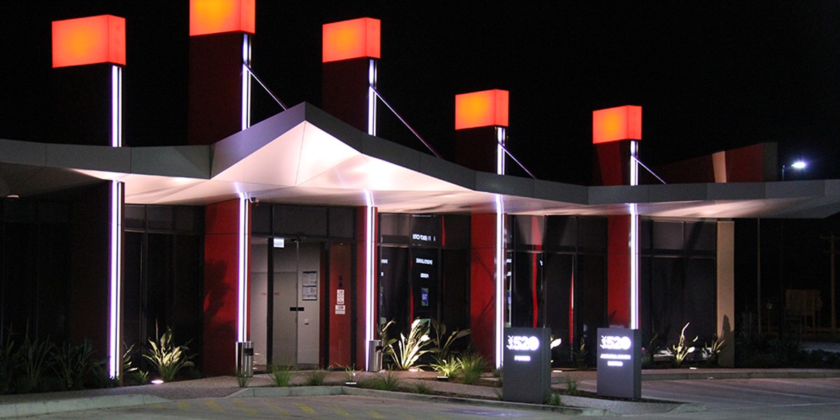 Wyndham hotel awaits pokies decision - K ROCK 95.5