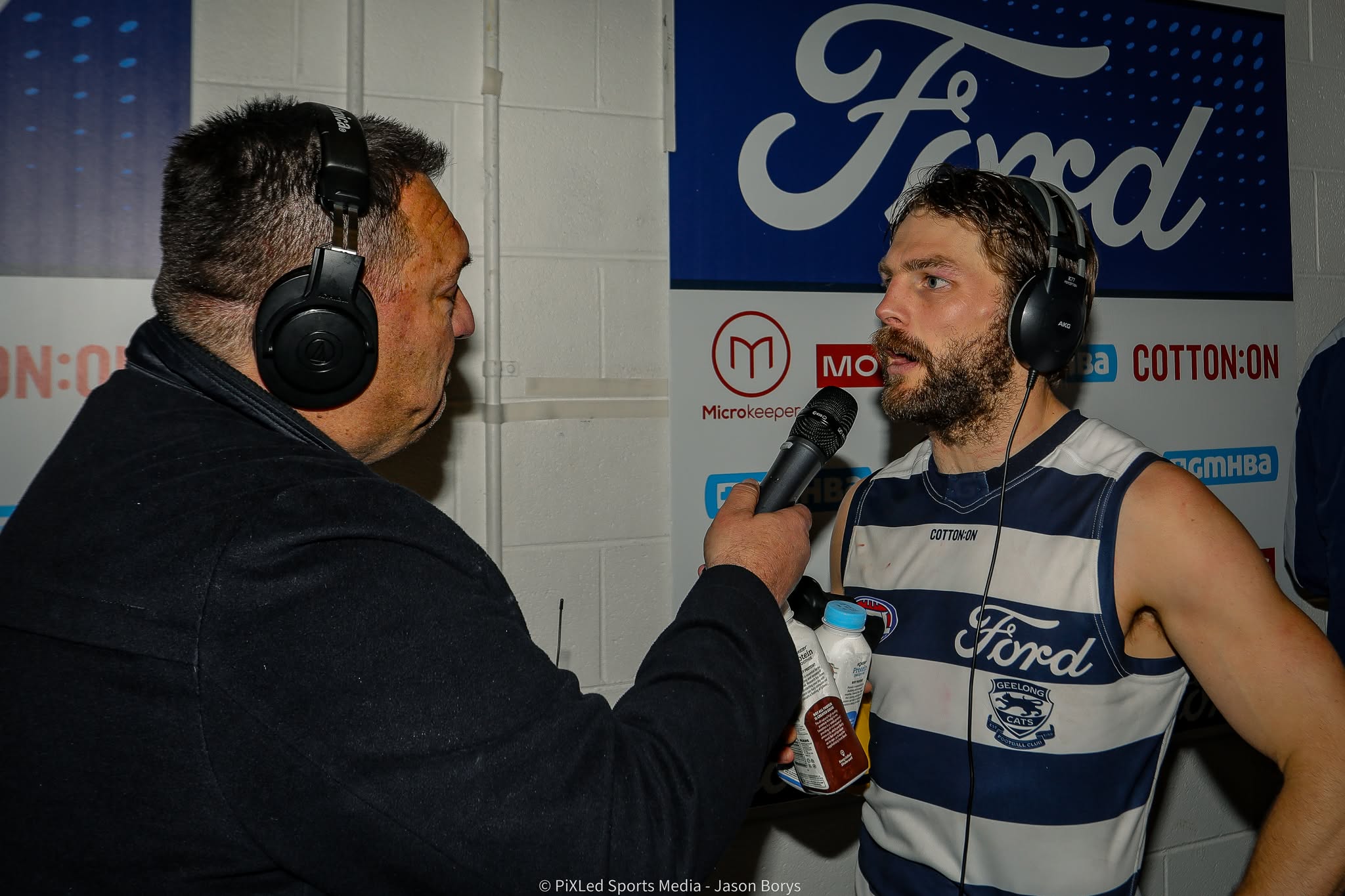 Tom tips his hat to forwards - K ROCK 95.5